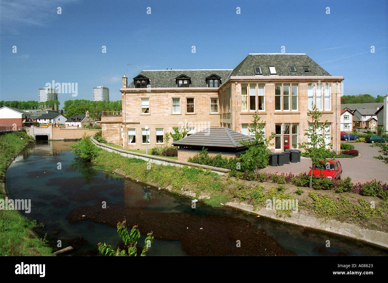 Paisley scotland houses hi-res stock photography and images - Alamy
