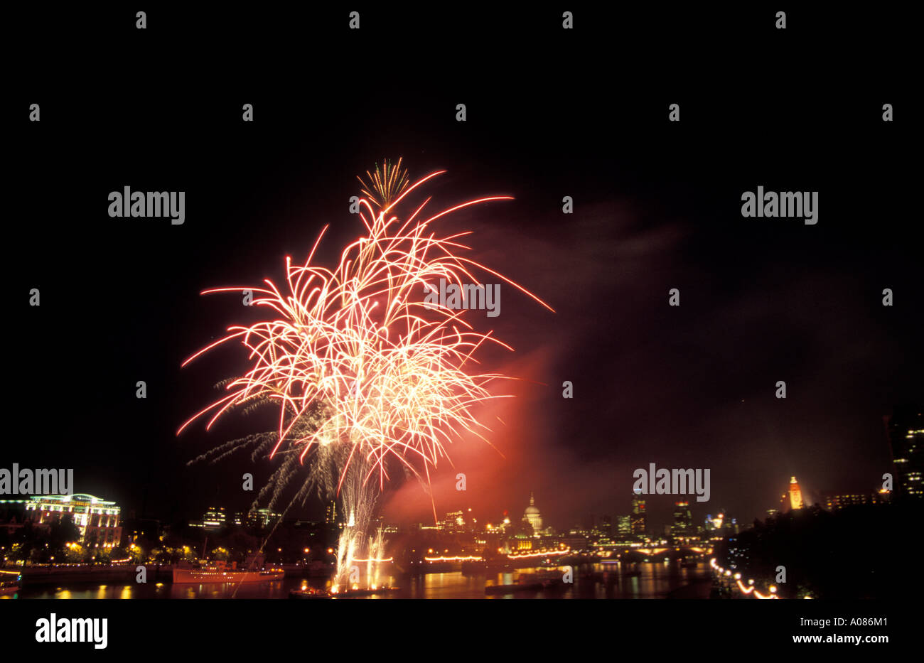Lord Mayor's show fireworks display on the Thames with St Paul’s ...