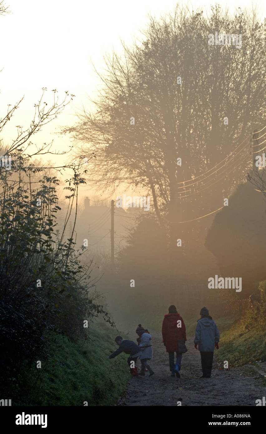 Children walking down country lane hi-res stock photography and images ...