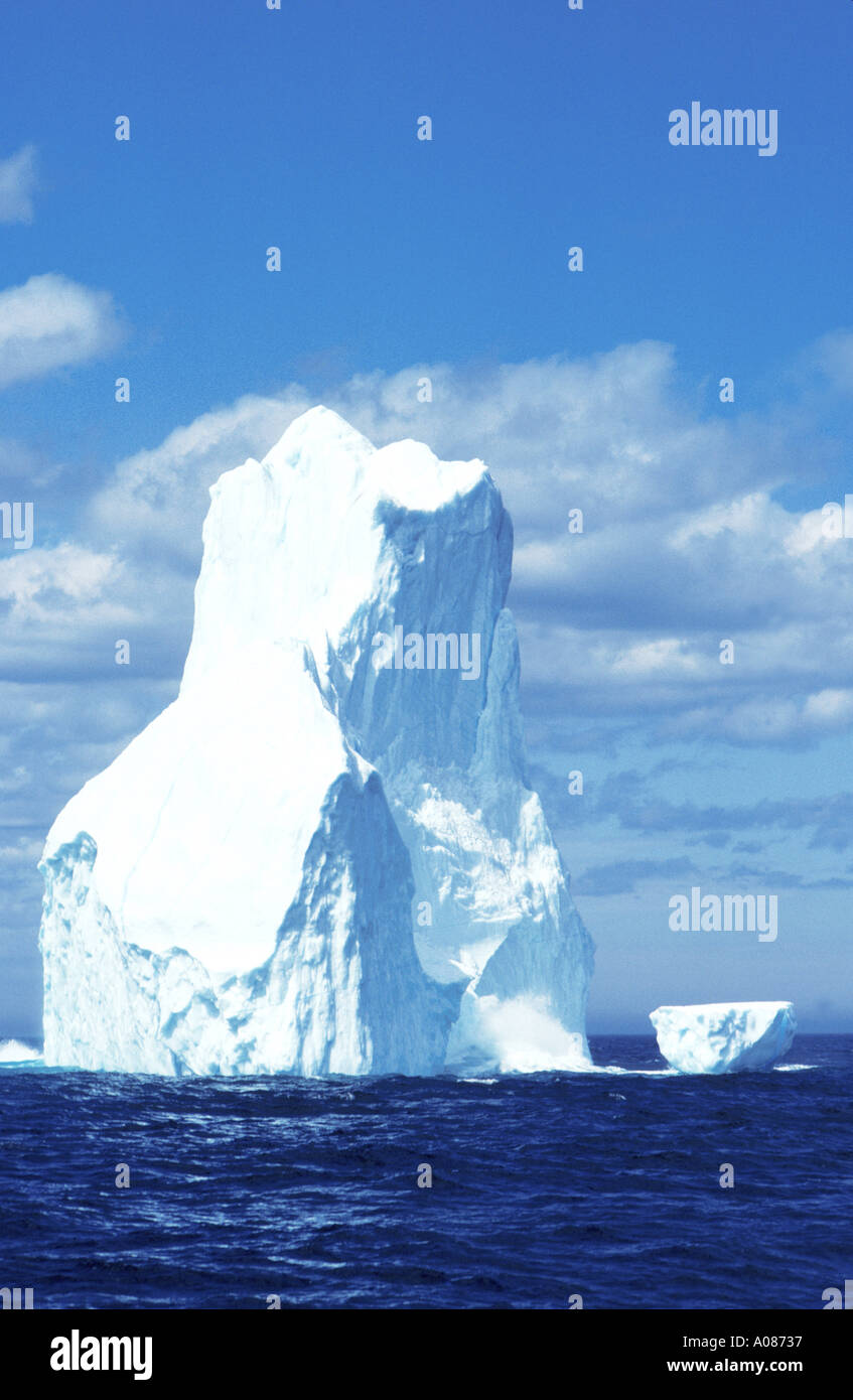 Iceberg off newfoundland hi-res stock photography and images - Alamy