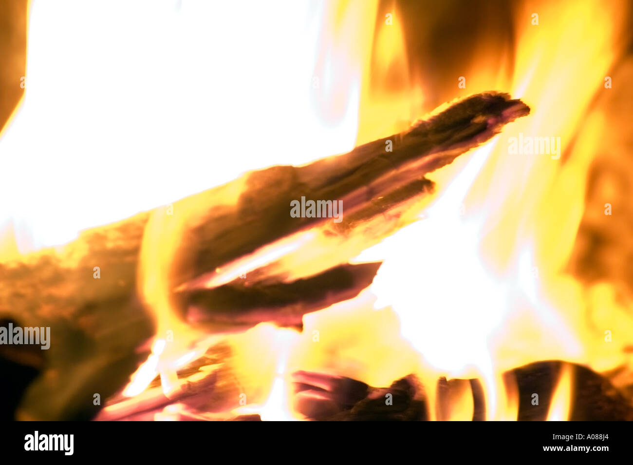 Dancing light of flames from a log wood fire Stock Photo - Alamy