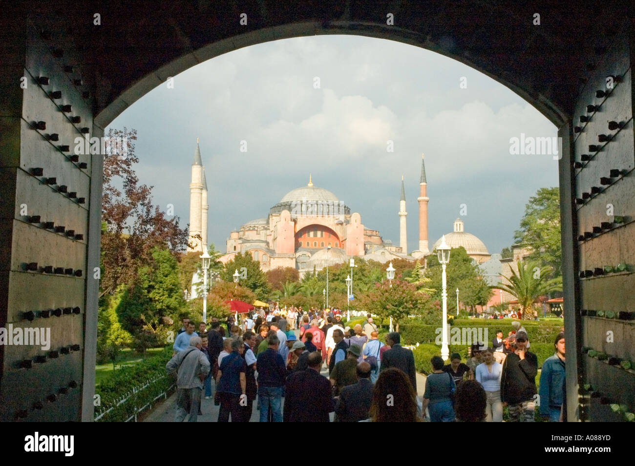 Mosque gate hi-res stock photography and images - Alamy