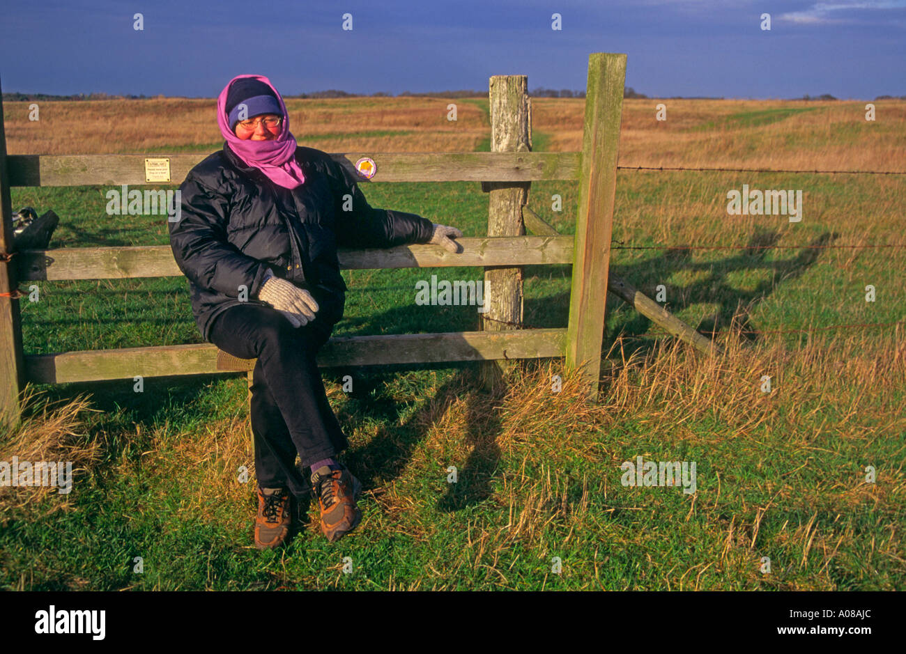 Wrapped up in warm clothes hi-res stock photography and images - Alamy