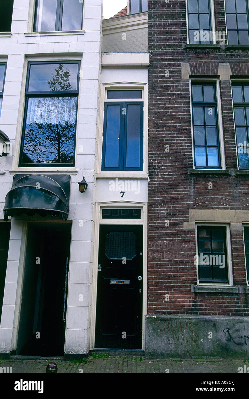Narrowest house amsterdam hi-res stock photography and images - Alamy