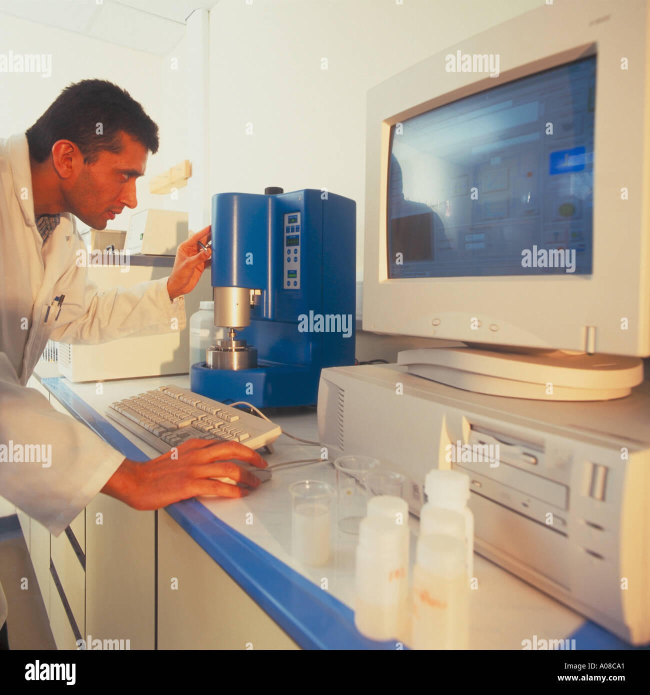Viscosity laboratory hi-res stock photography and images - Alamy