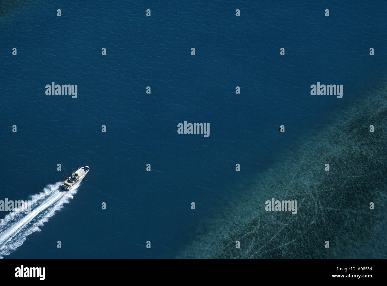 Boat running up river hi-res stock photography and images - Alamy