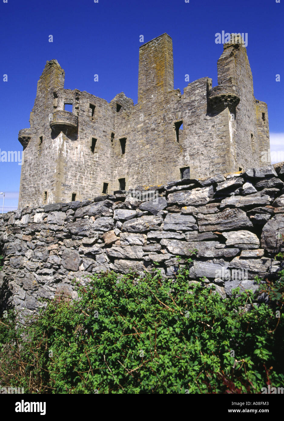 dh Scalloway Castle SCALLOWAY SHETLAND Scalloway Castle Stock Photo - Alamy