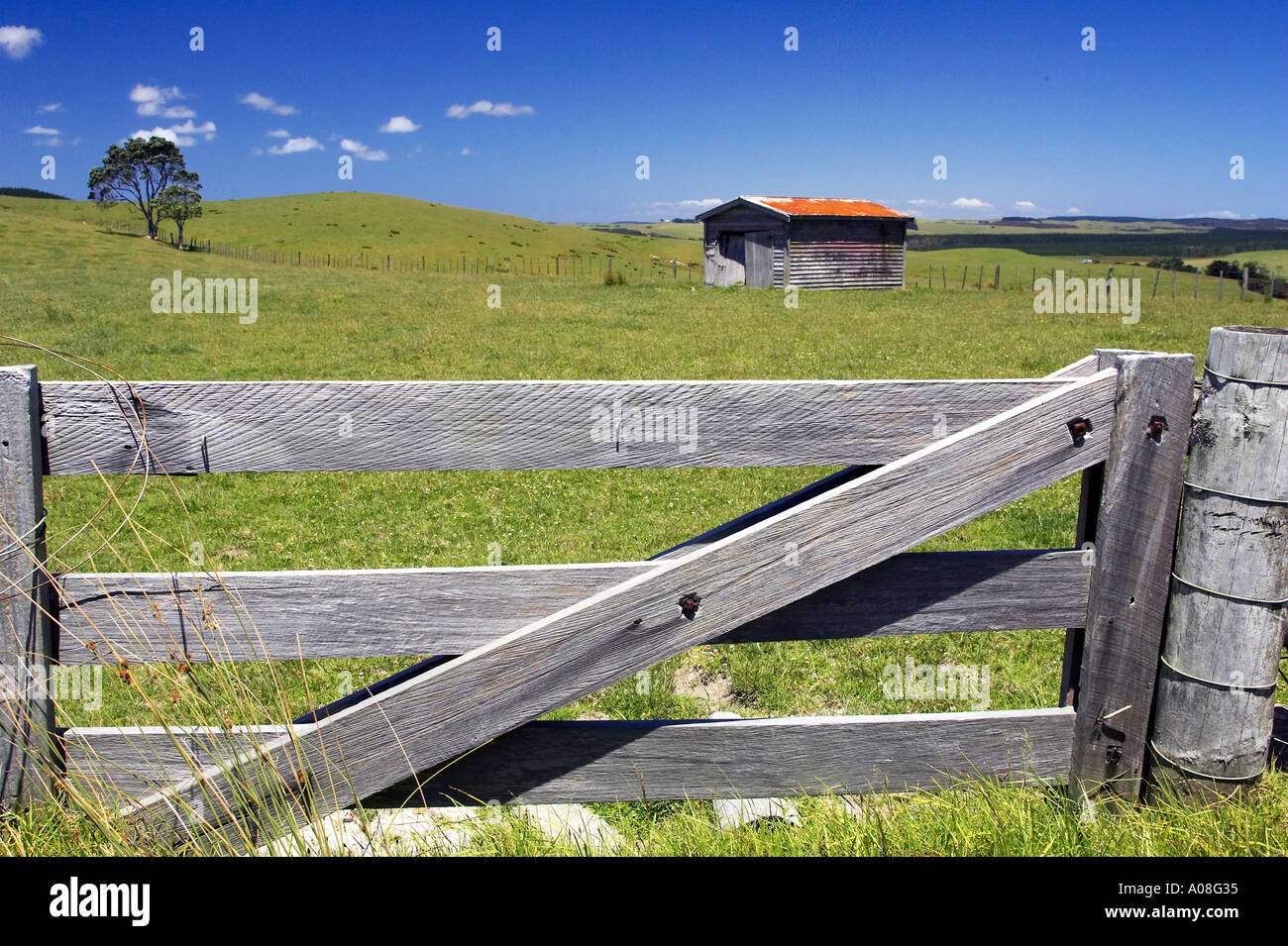 Old farm gates hi-res stock photography and images - Alamy