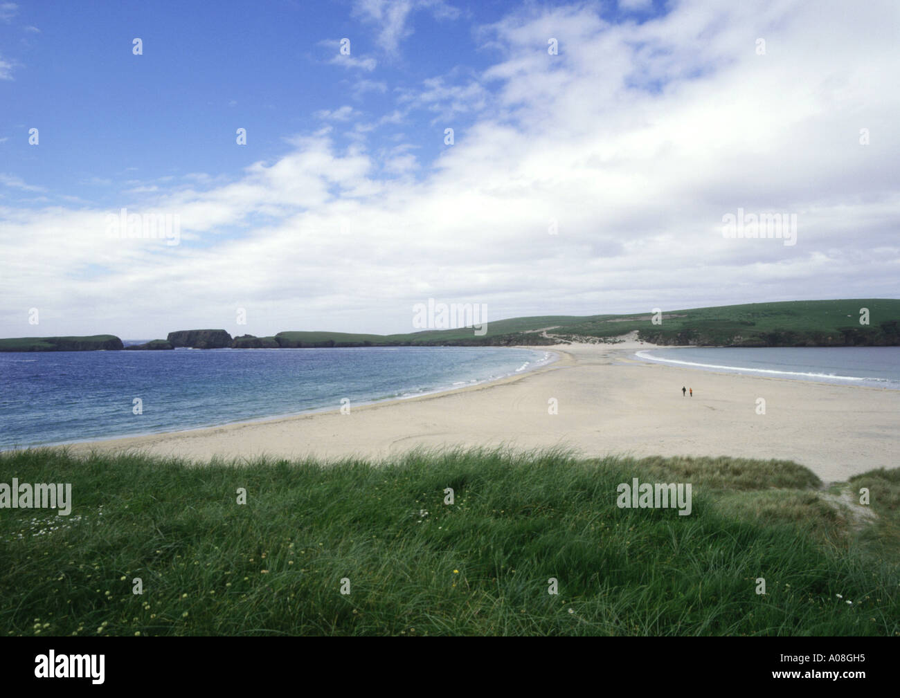 dh St Ninians Isle SOUTH MAINLAND SHETLAND Couple sand to St Ninians ...