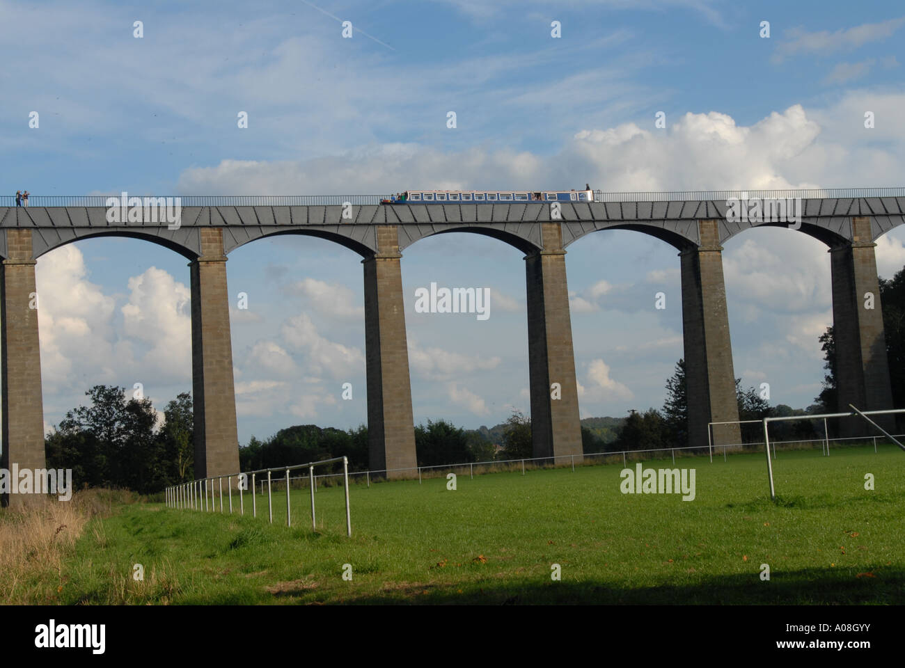 Wrexham aqueduct barge hi-res stock photography and images - Alamy