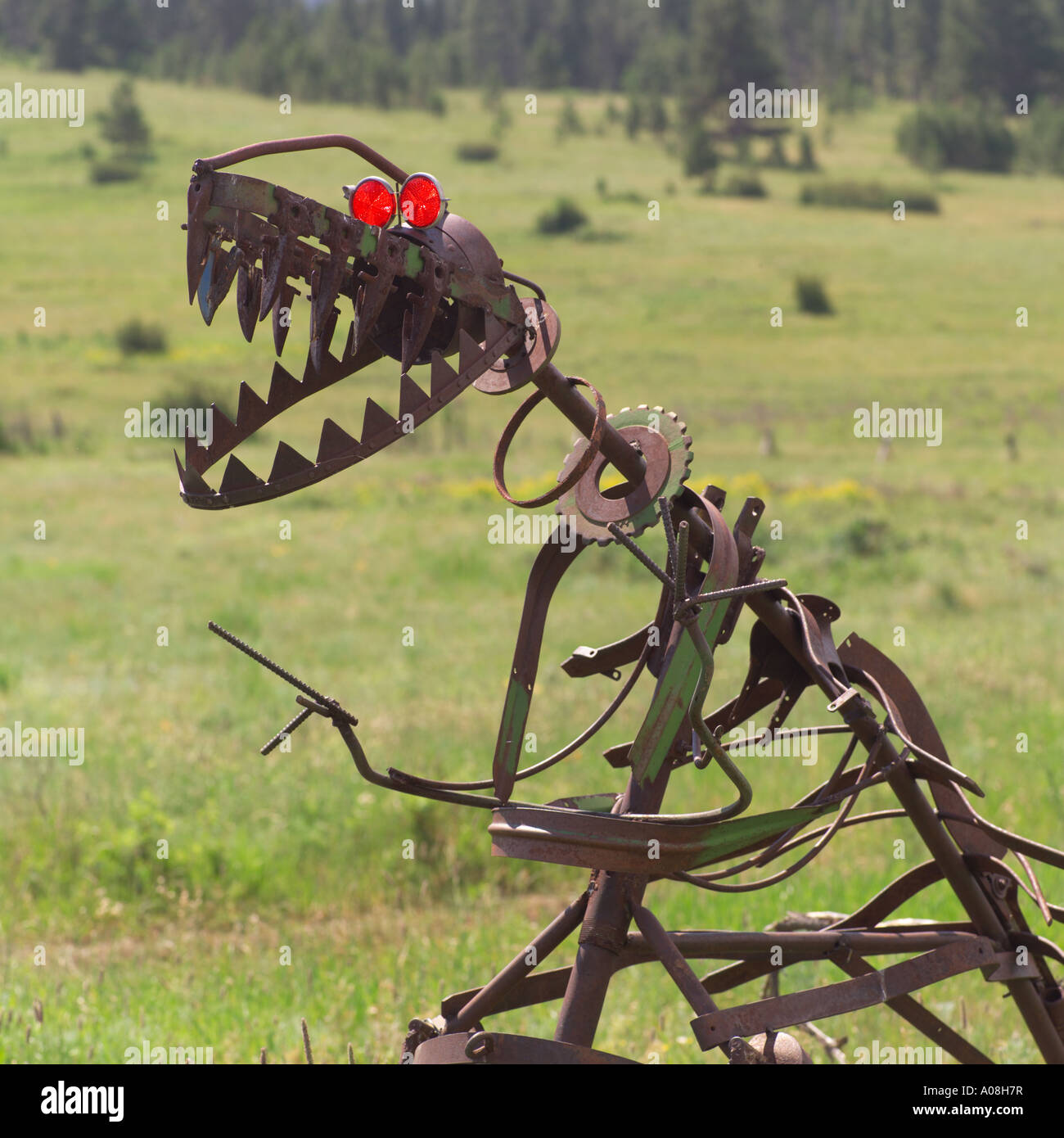 Metal t rex dinosaur sculpture hi-res stock photography and images - Alamy