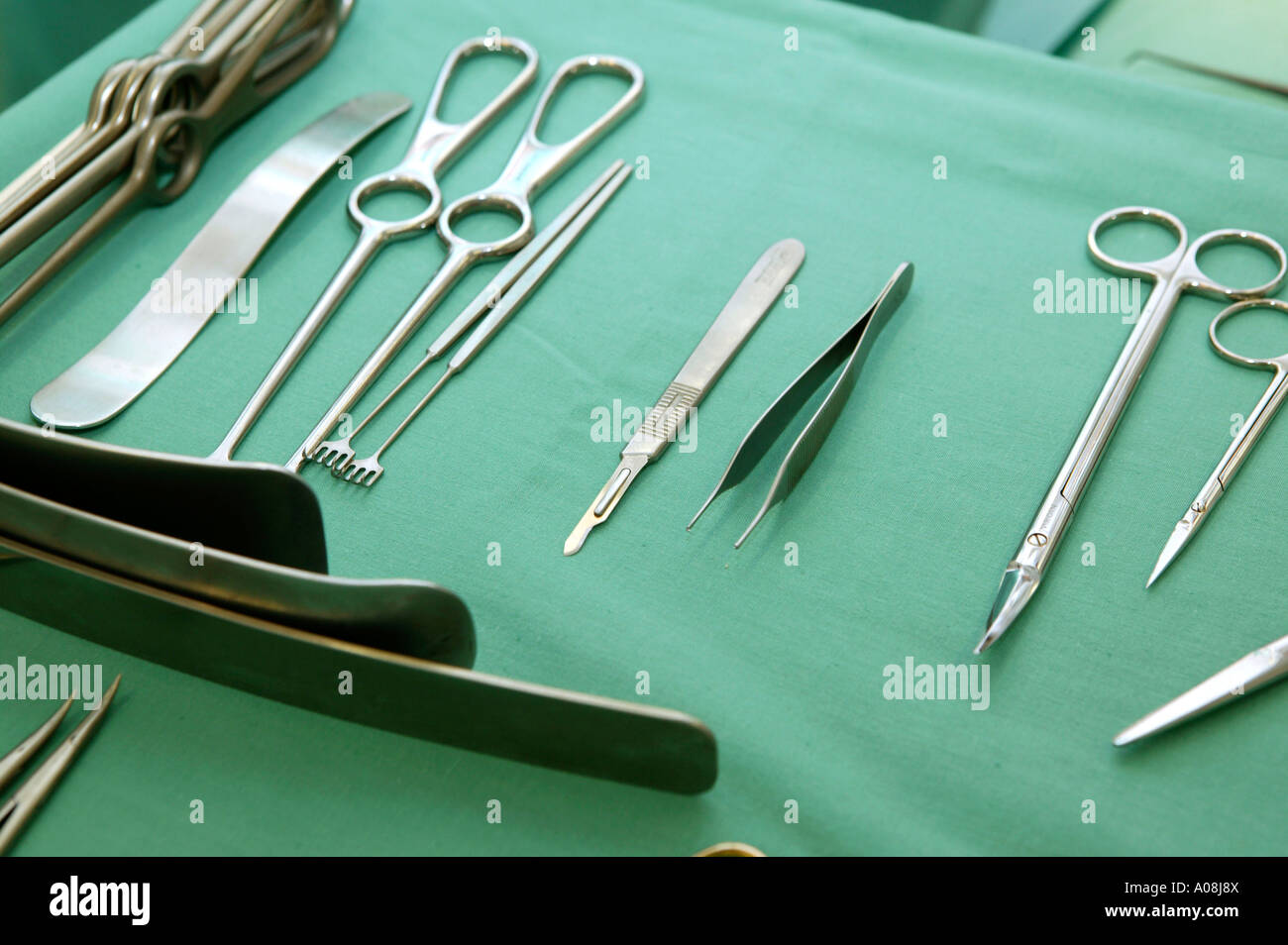 Chirurgische Instrumente OP Besteck, surgical instruments Stock Photo ...