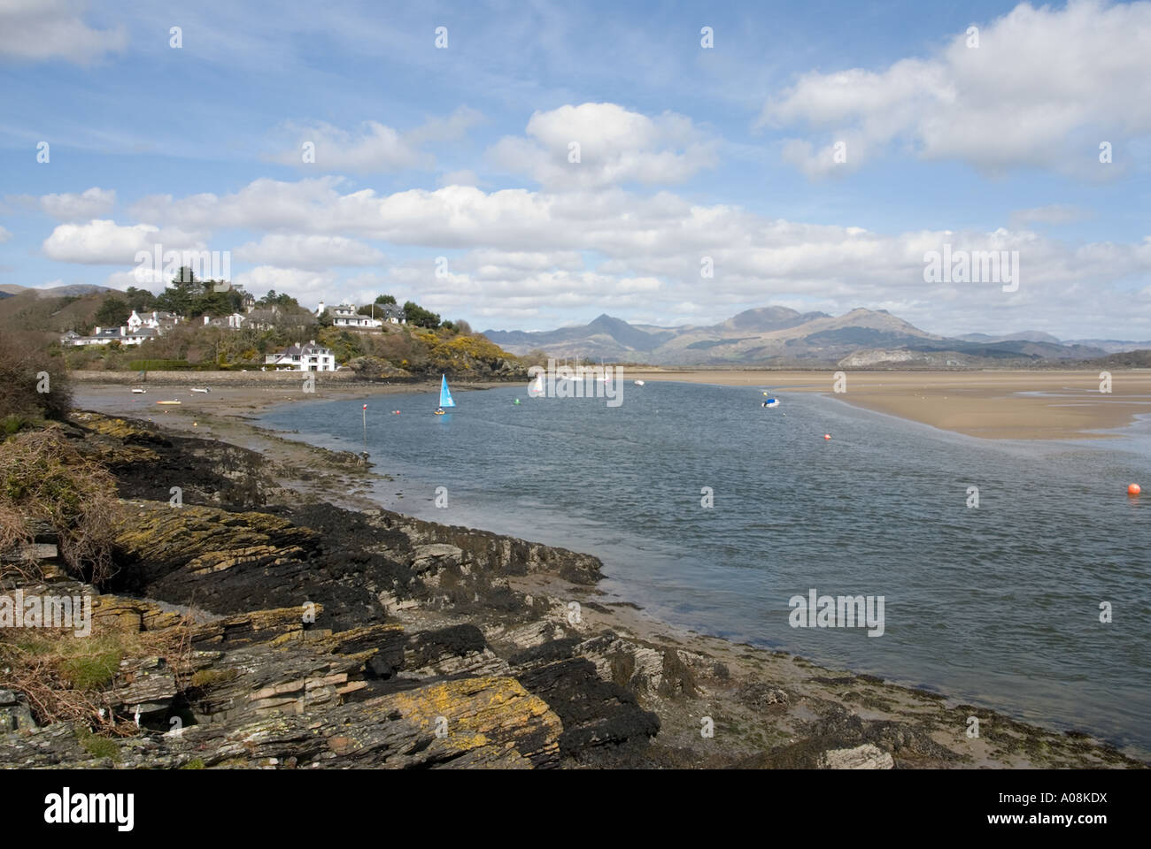 Boats at borth y gest hi-res stock photography and images - Alamy