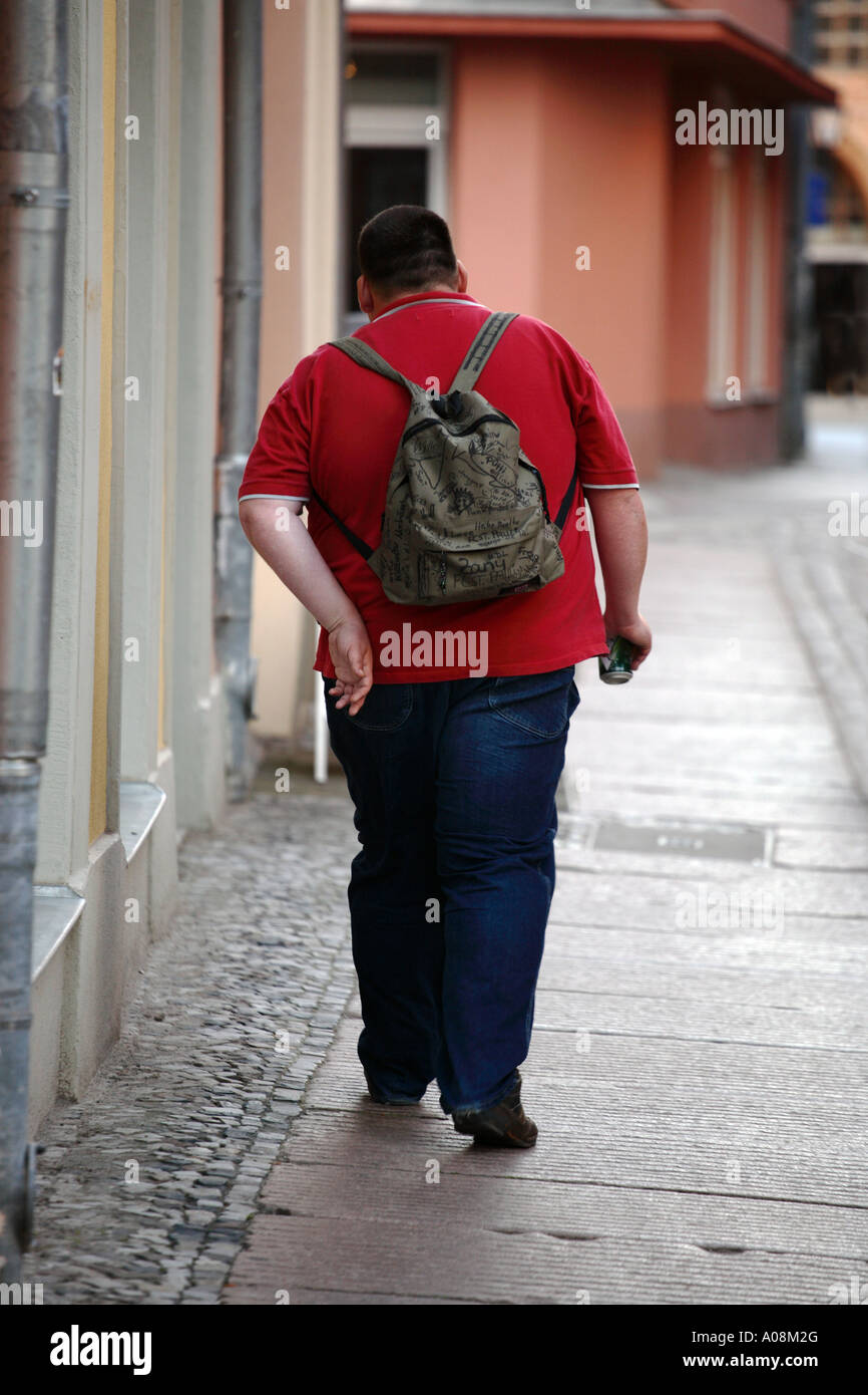 Man big heavy backpack hi-res stock photography and images - Alamy