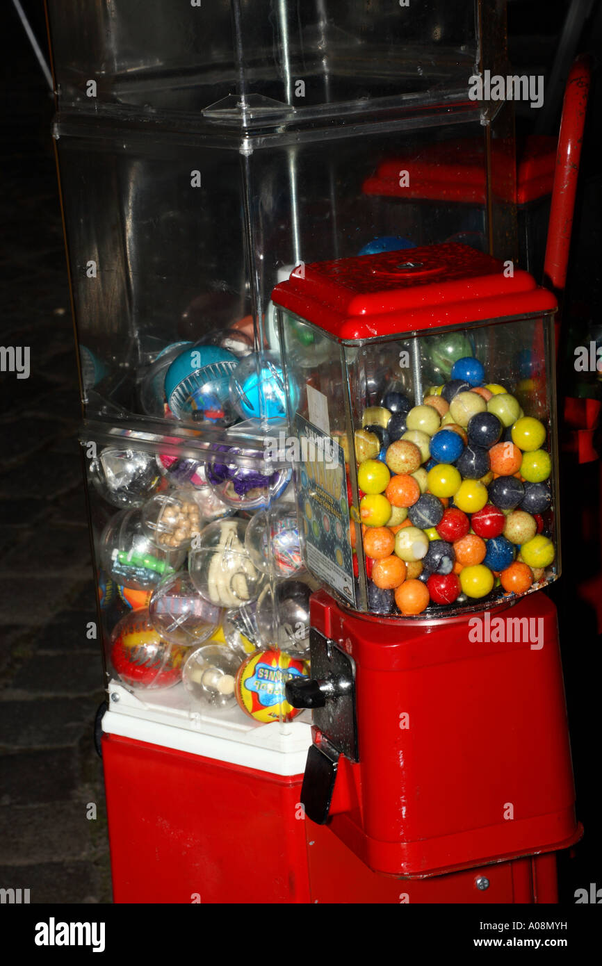 Bubble gum dispensing machine hi-res stock photography and images - Alamy