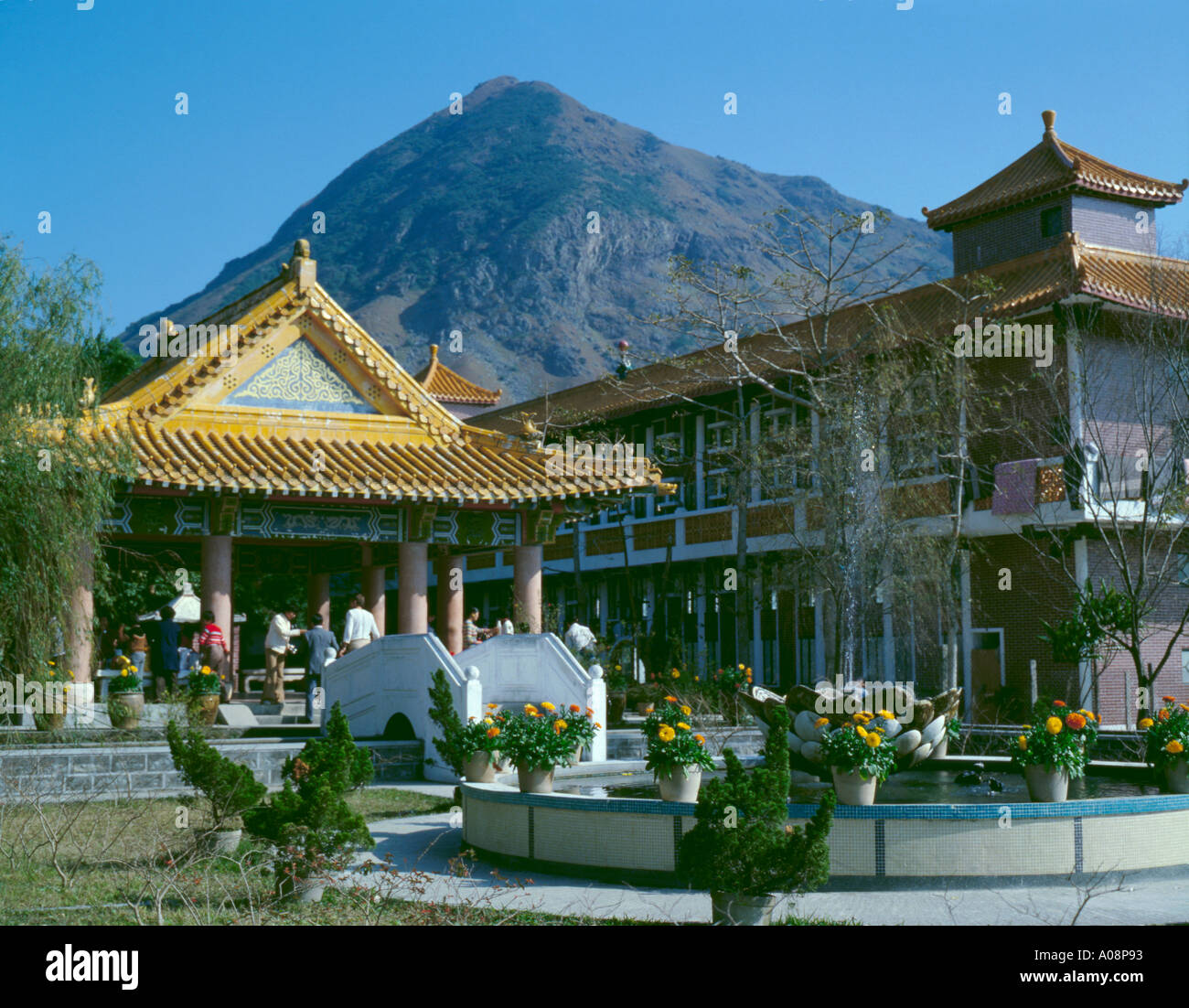 Po Lin Tse (Golden Lotus) Buddhist monastery, Lantao Island, New ...