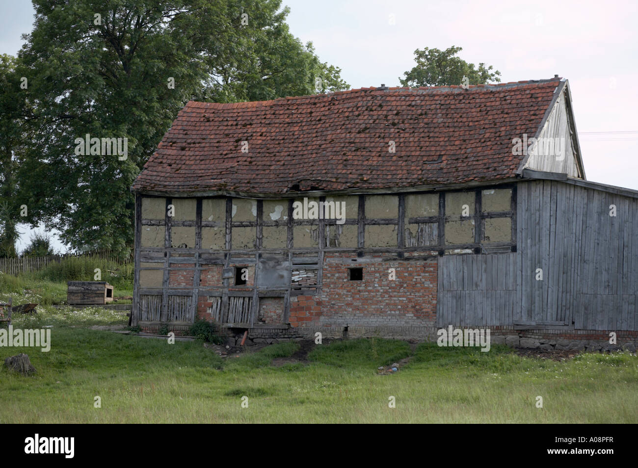 Redundant farm buildings hi-res stock photography and images - Alamy