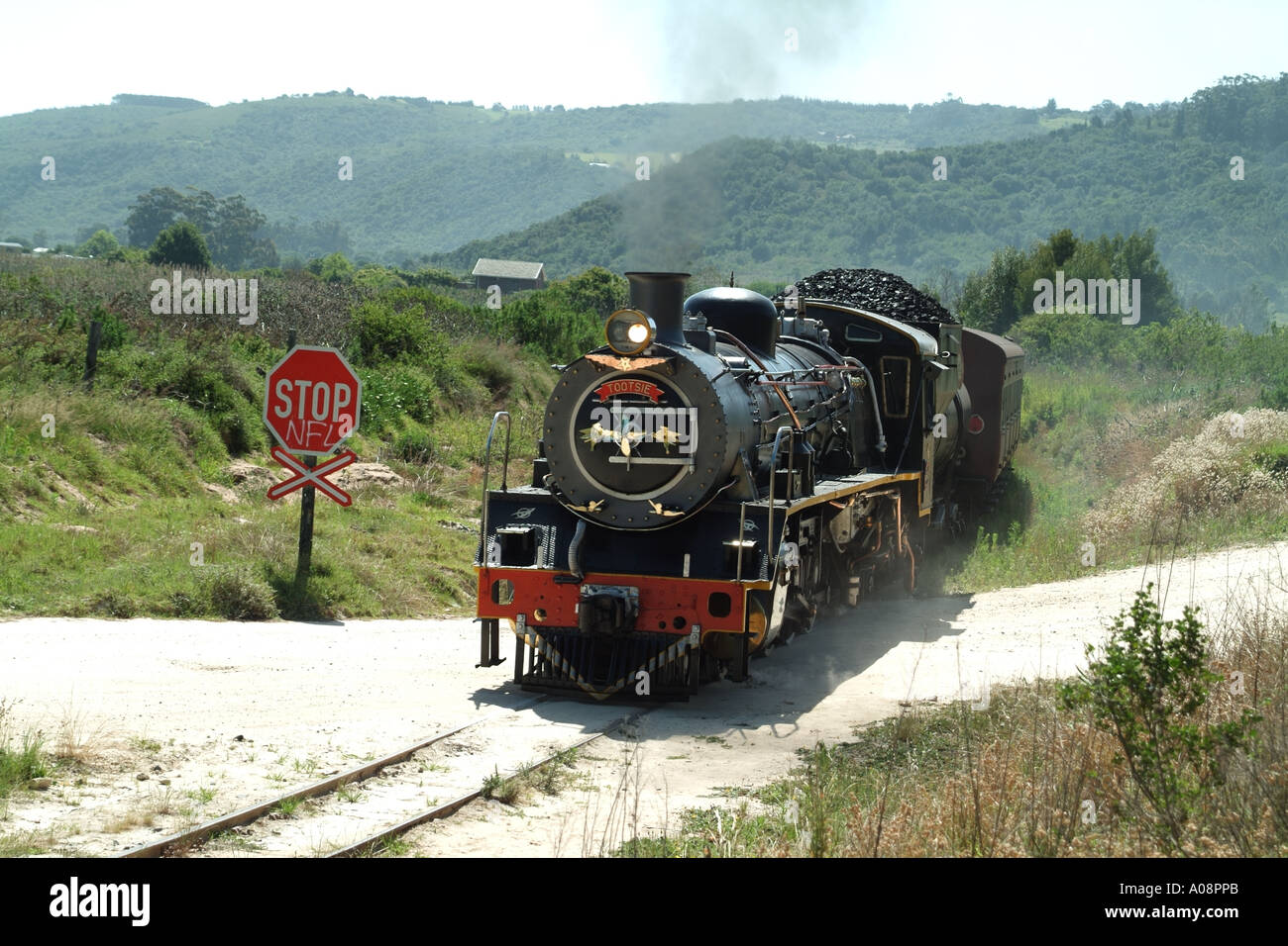 Steam train in scenic setting hi-res stock photography and images - Alamy