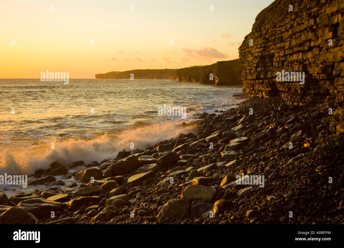 Cliff llantwit major south wales hi-res stock photography and images ...