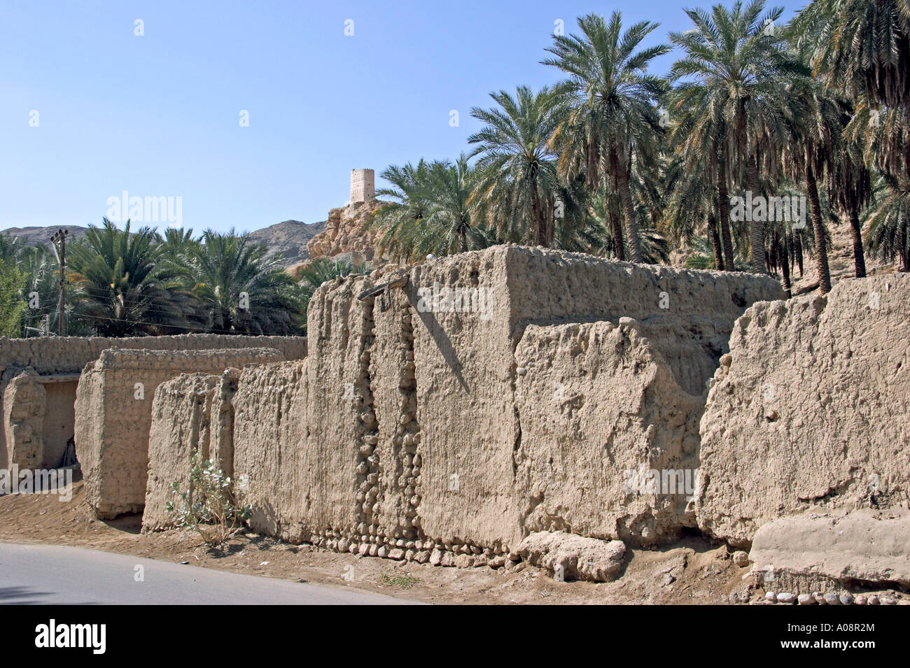 Oman alte Lehmhaeuser in Fanja, Uninhabited House Stock Photo - Alamy