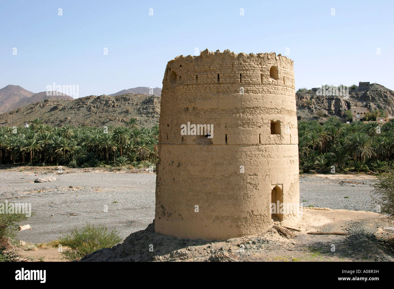 Oman Wehrturm in Fanja, Oman Watchtower Hajar al Gharbi Stock Photo - Alamy