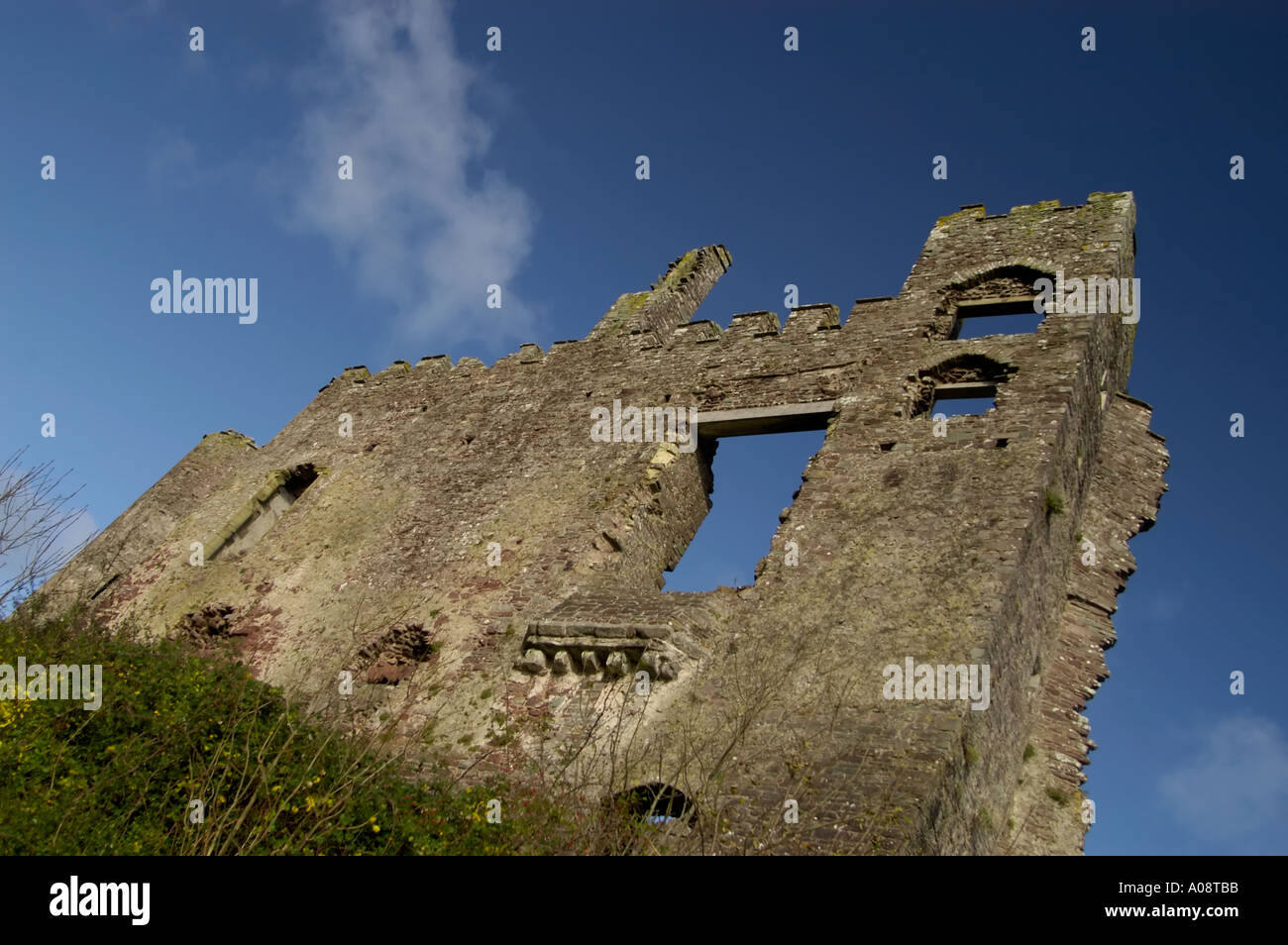 Laugharne castle dylan wrote alot hi-res stock photography and images ...