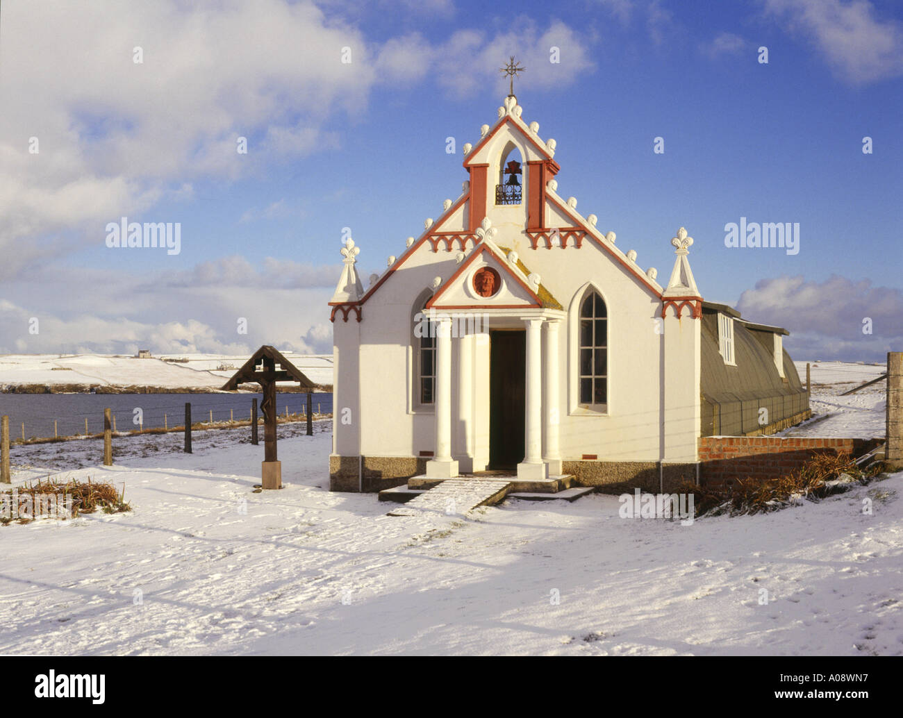 dh ITALIAN CHAPEL ORKNEY Decorated Prisoner of war Nissen church hut ...
