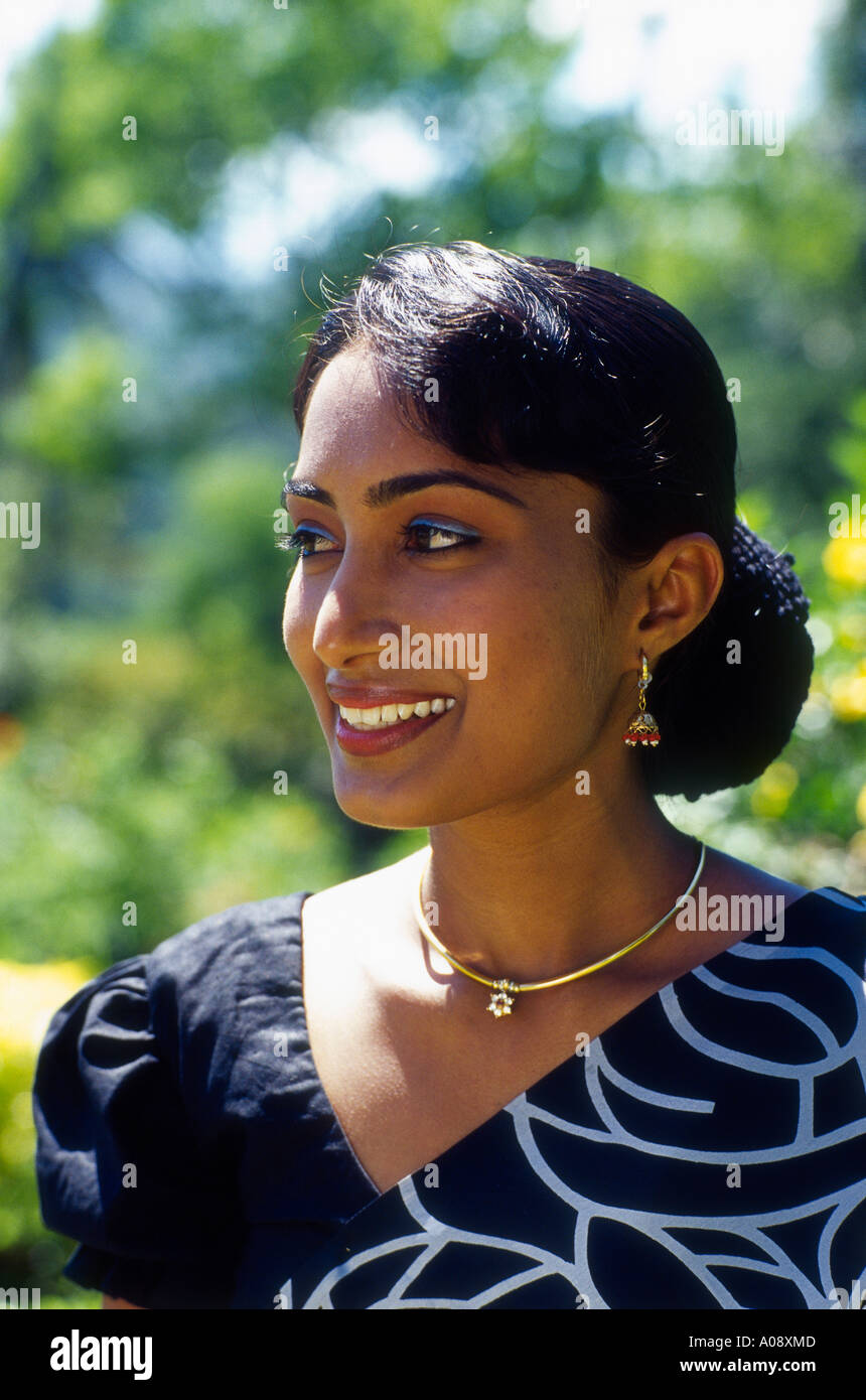 Sri Lanka, Sri Lankan Woman Smiling Stock Photo - Alamy