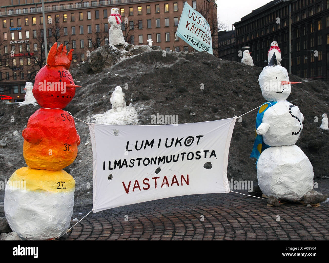 Protest global warming snowman hi-res stock photography and images - Alamy