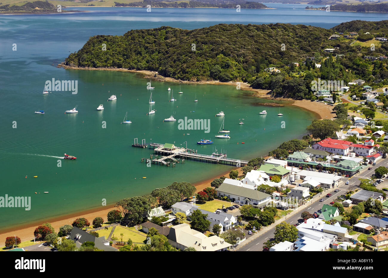 Beach waterfront russell bay islands hi-res stock photography and ...