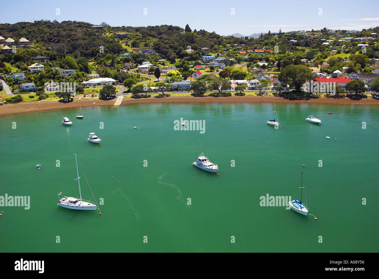 Beach waterfront russell bay islands hi-res stock photography and ...