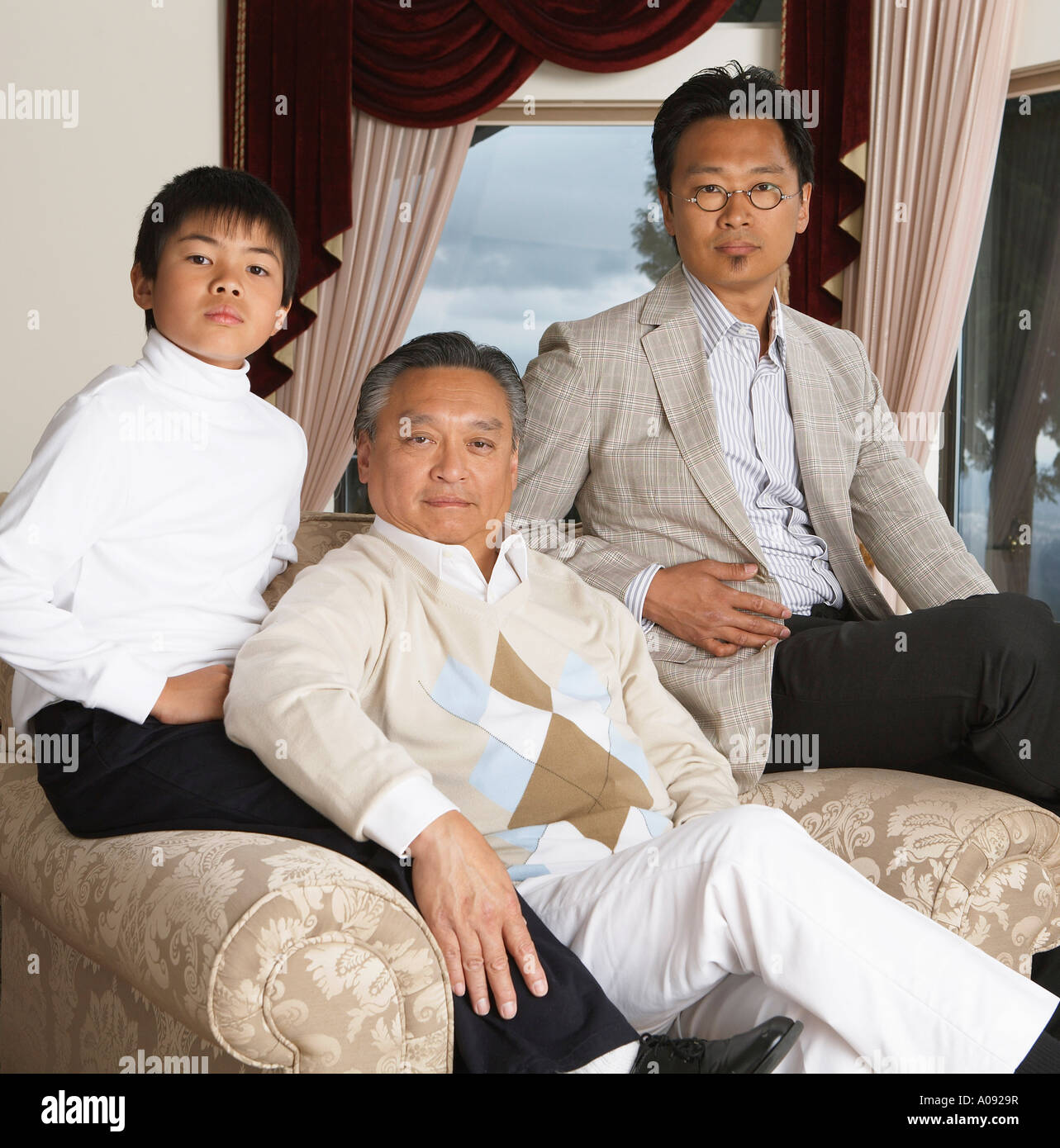 Three chinese men sit hi-res stock photography and images - Alamy