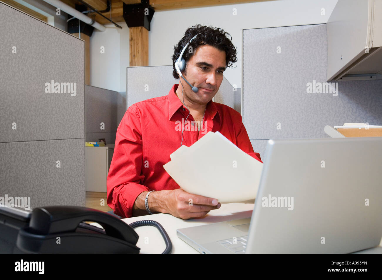 Employee looking down desktop hi-res stock photography and images - Alamy