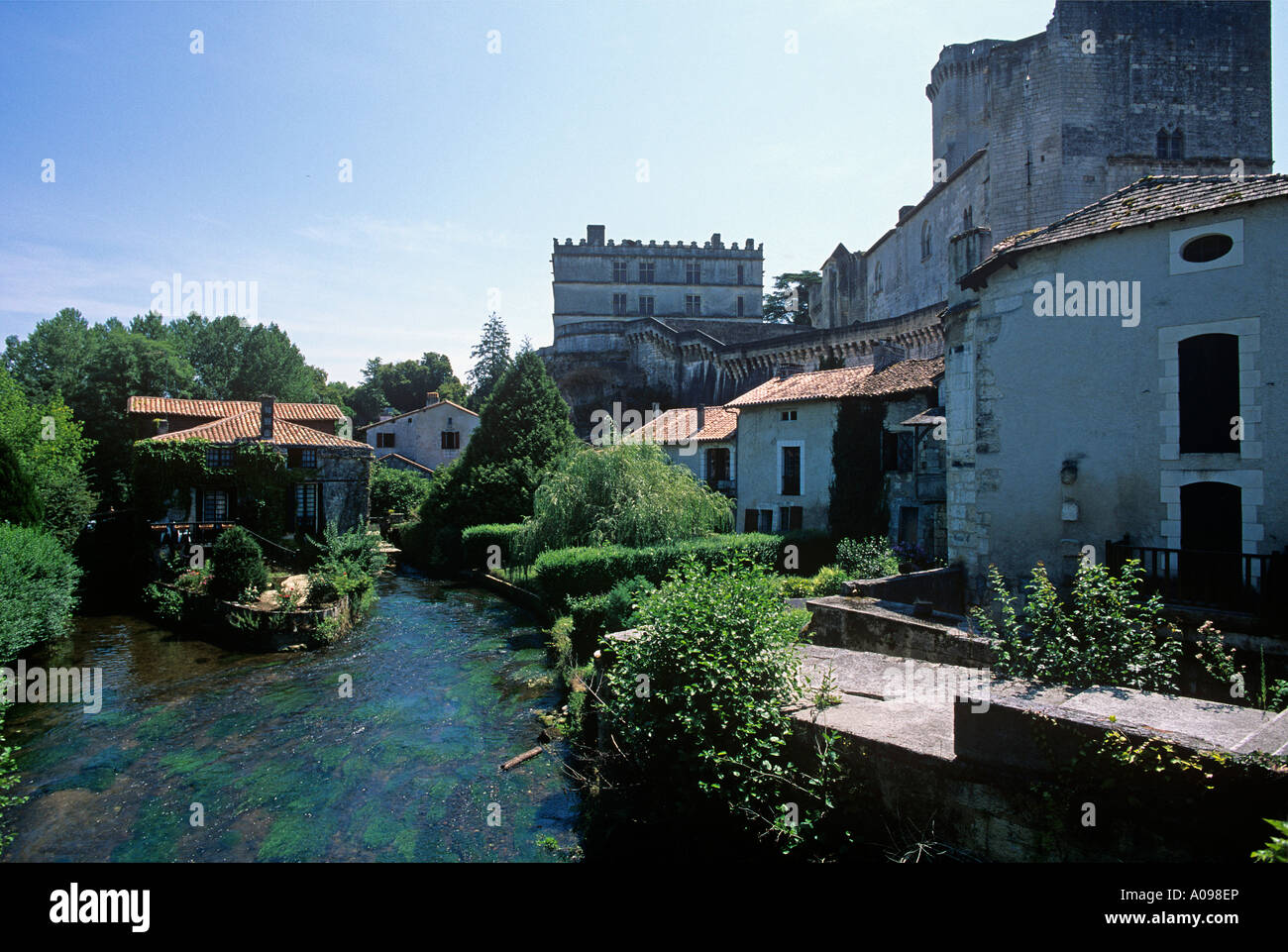 River Dronne overlooked by the 13th century Bordeilles castle Stock ...