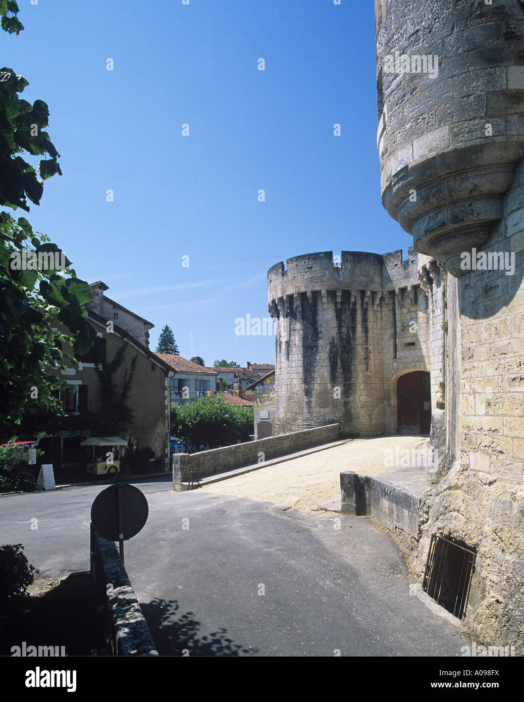 Bourdeilles dordogne hi-res stock photography and images - Alamy