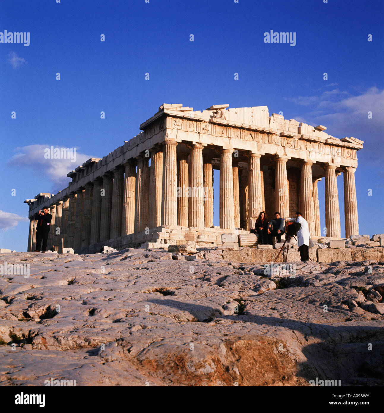 Athens photographer at the parthenon hi-res stock photography and ...
