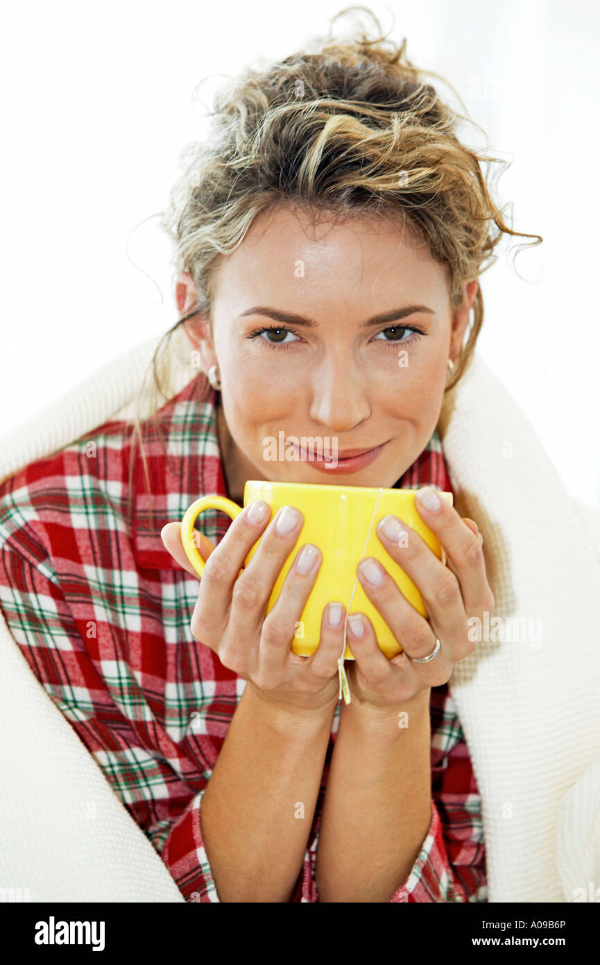 Frau mit einer erkaeltung woman hi-res stock photography and images - Alamy