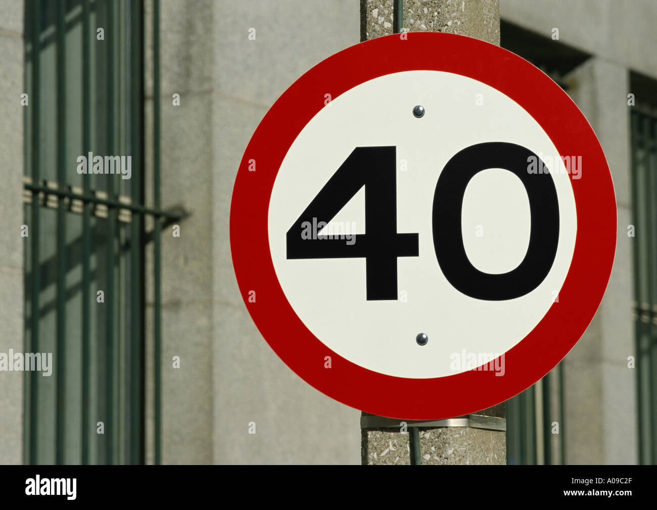Circular maximum speed 40 road sign Stock Photo - Alamy