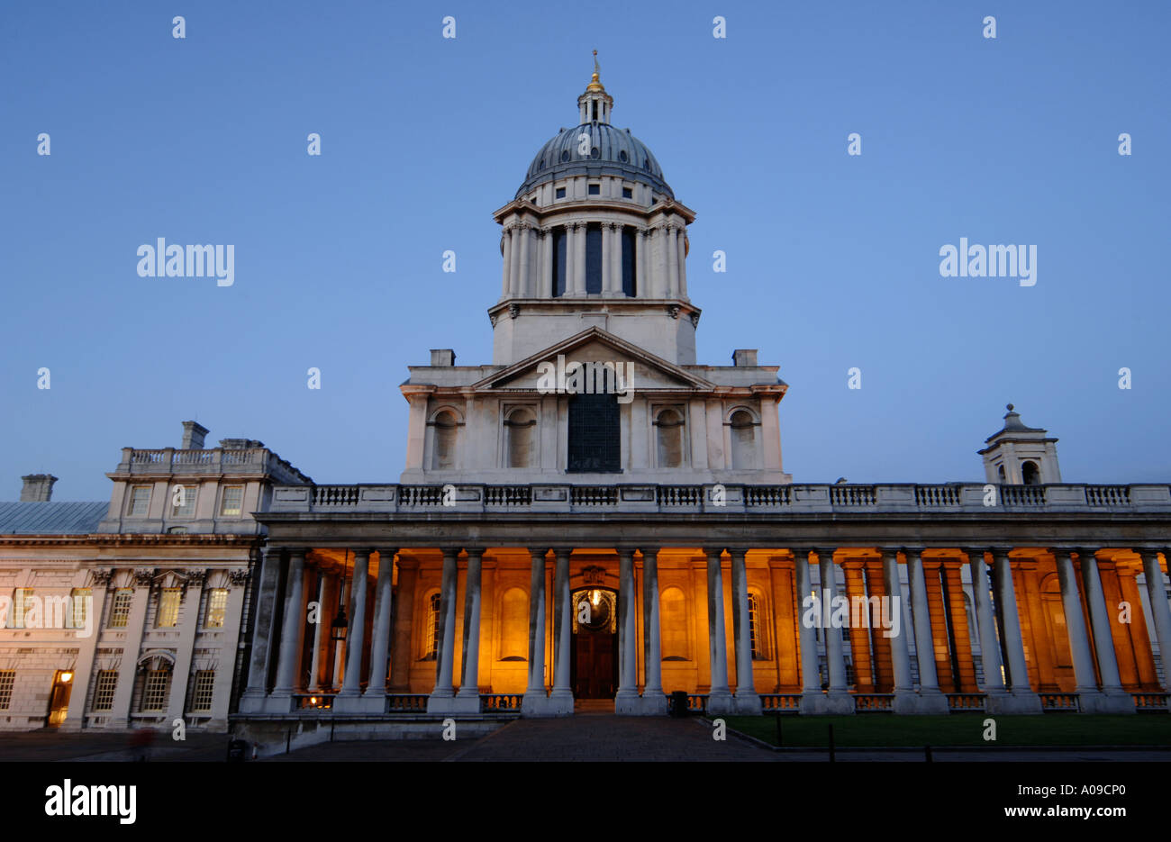 greenwich,old, monument,building,colour, night, bright,vibrant, columns ...