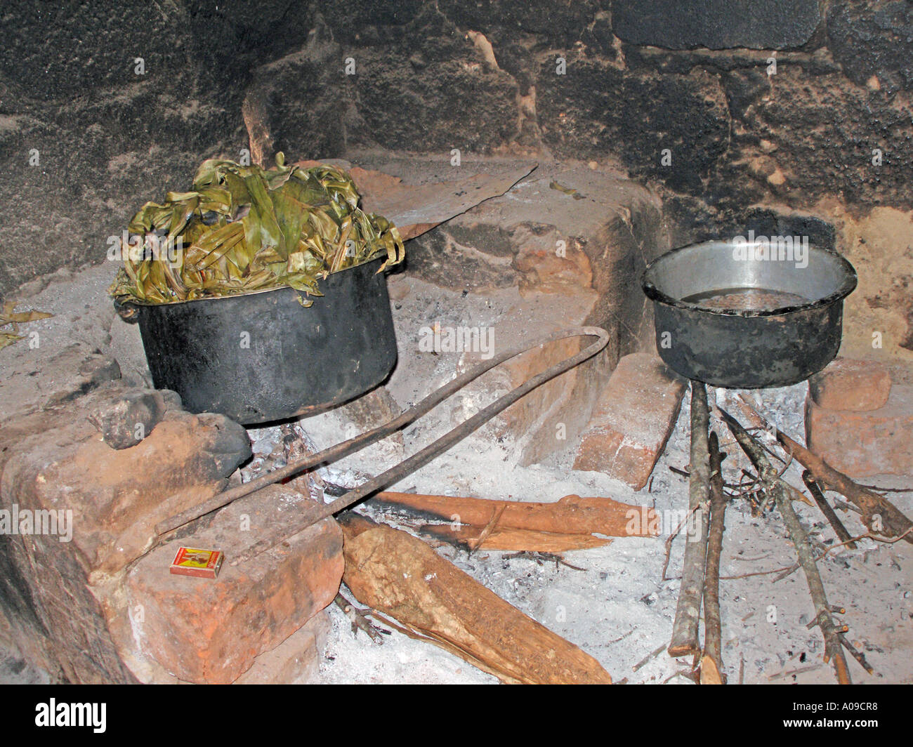 Africa kitchen firewood hi-res stock photography and images - Alamy