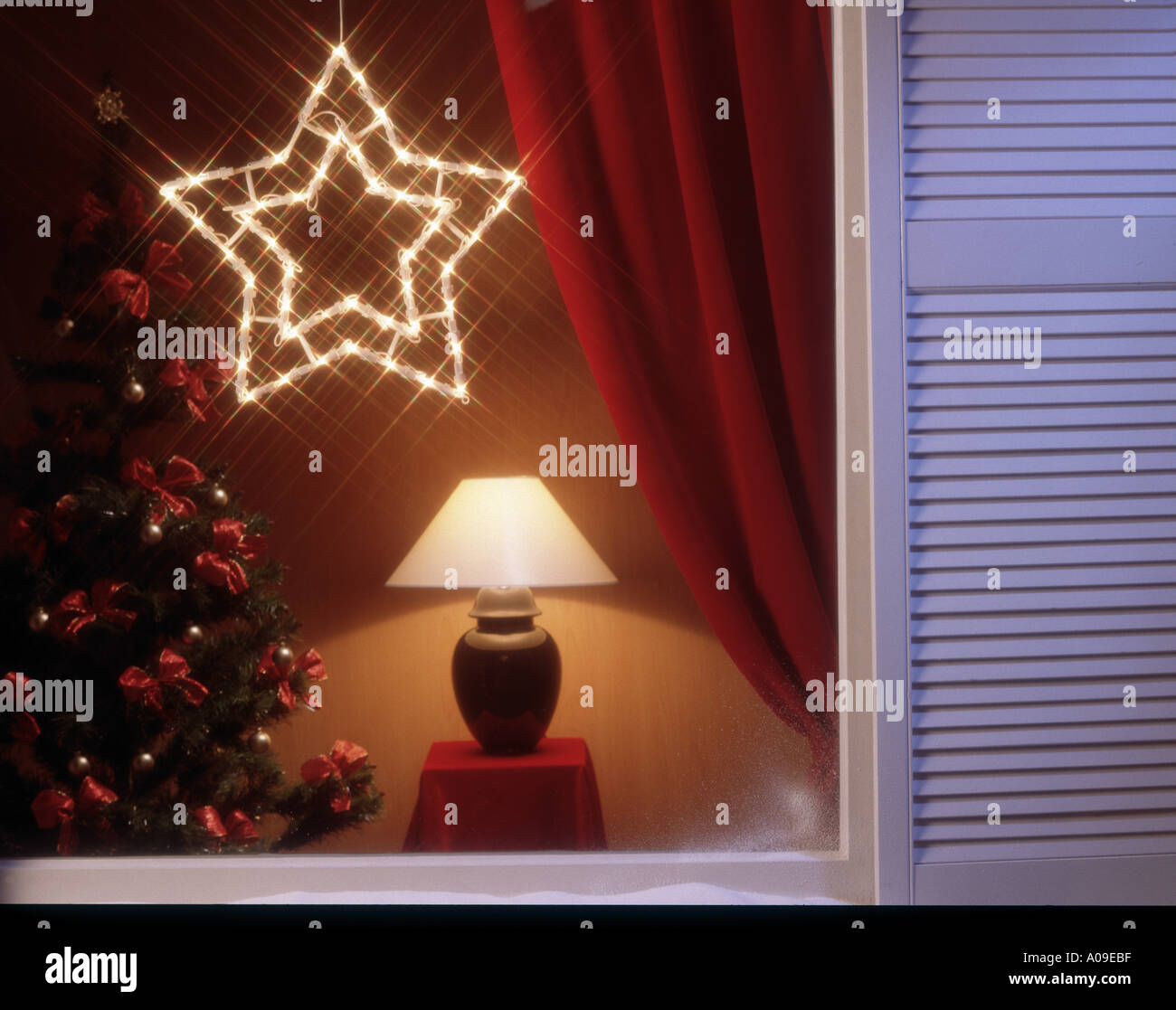 CHRISTMAS WINDOW HOME Stock Photo - Alamy