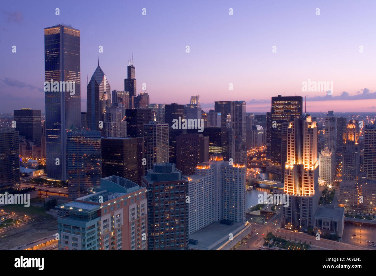 Aerial of the Chicago skyline at dusk Stock Photo - Alamy