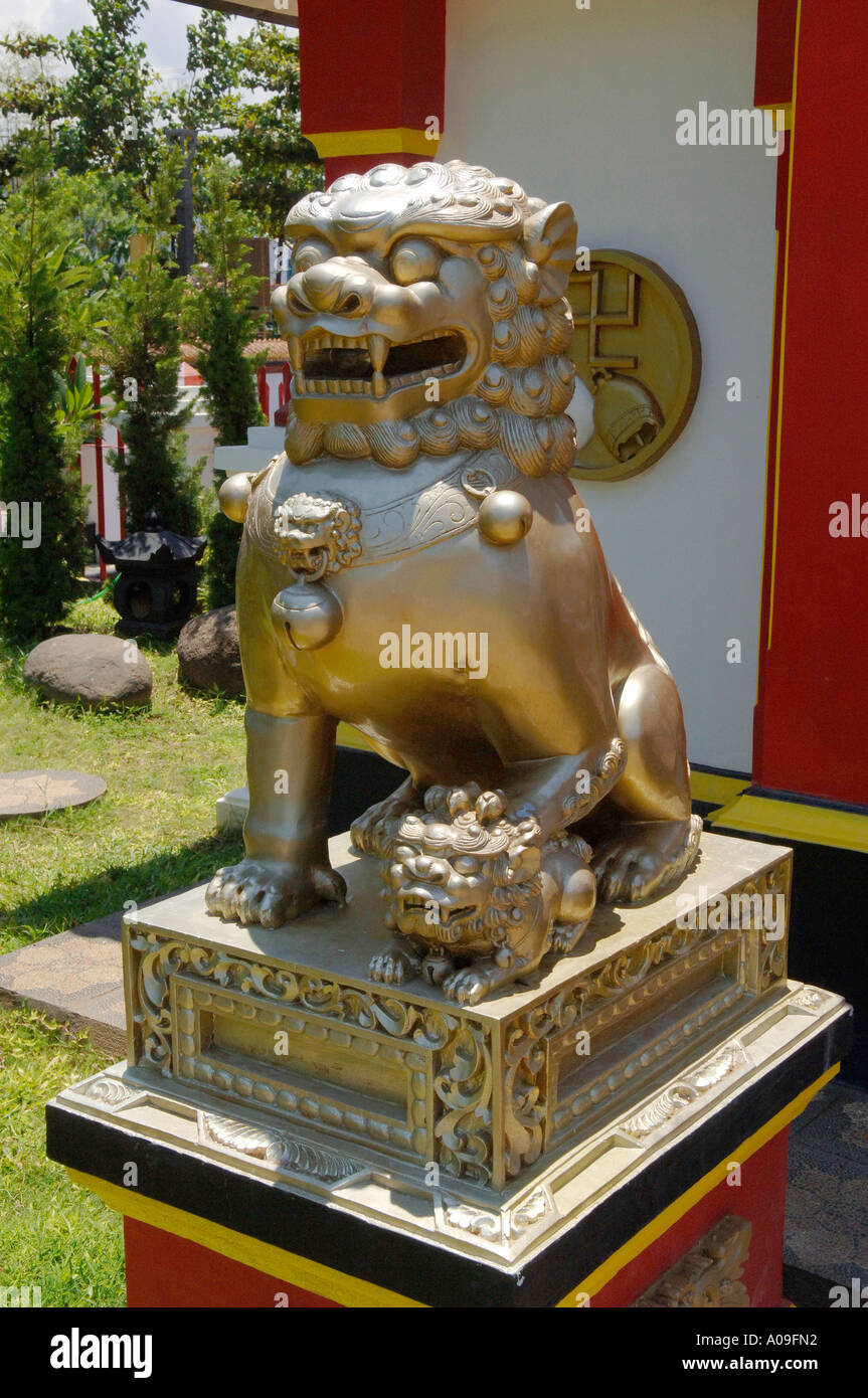 Oriental Golden Temple Lion Stock Photo - Alamy