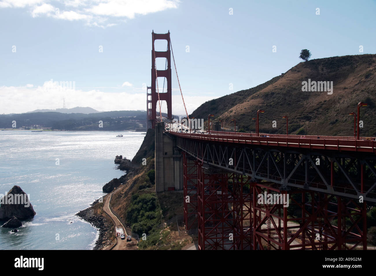 US Highway 101 over the famous Golden Gate Bridge in San Francisco ...