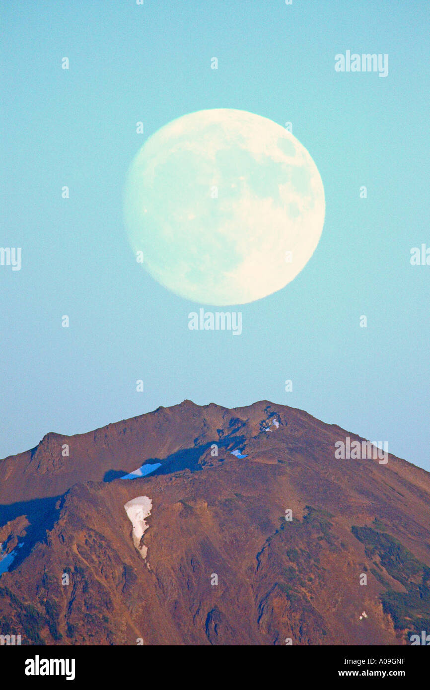 Full moon rise moonrise mountains hi-res stock photography and images ...