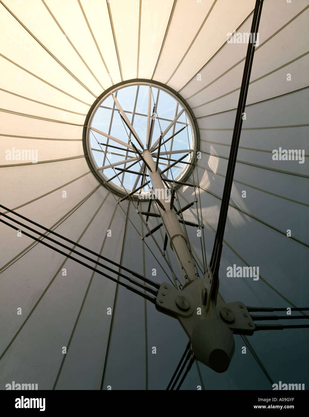 Euro Tunnel Terminal, Folkestone, Kent, 1994. Canopy construction ...