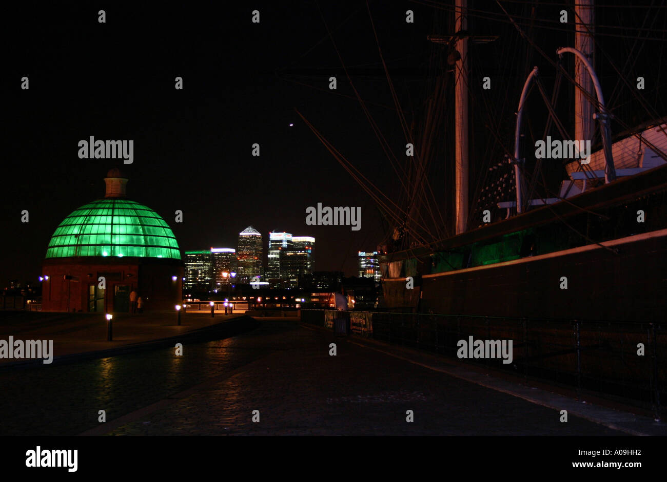 Cutty sark night greenwich london hi-res stock photography and images ...