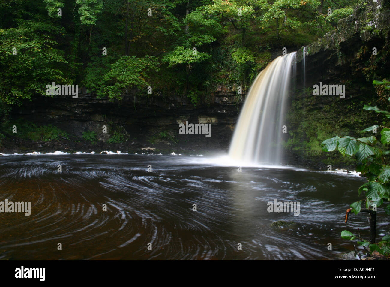 Lady falls pontneddfechan hi-res stock photography and images - Alamy
