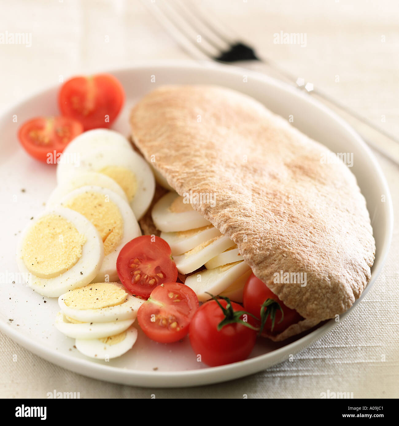 Eggs tomatoes in wholemeal pitta bread keywords vegetarian healthy diet ...