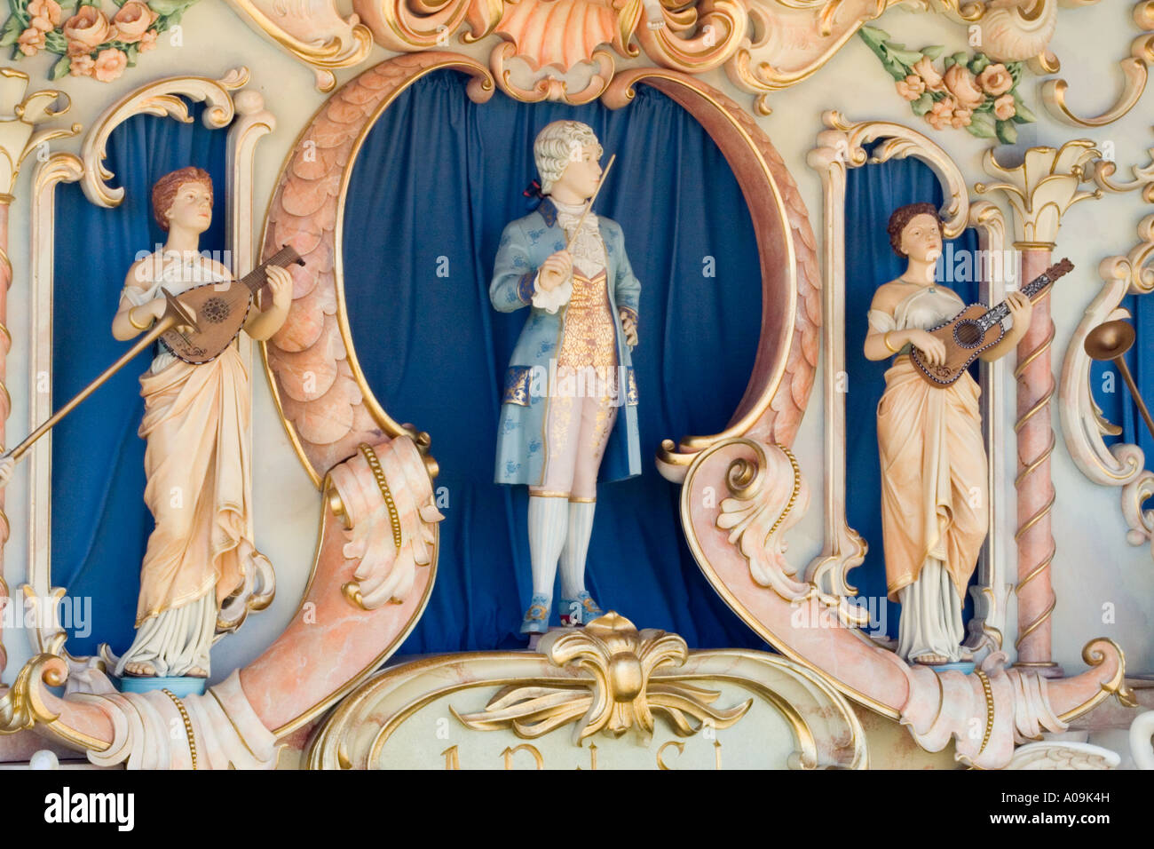 Fairground figures hi-res stock photography and images - Alamy